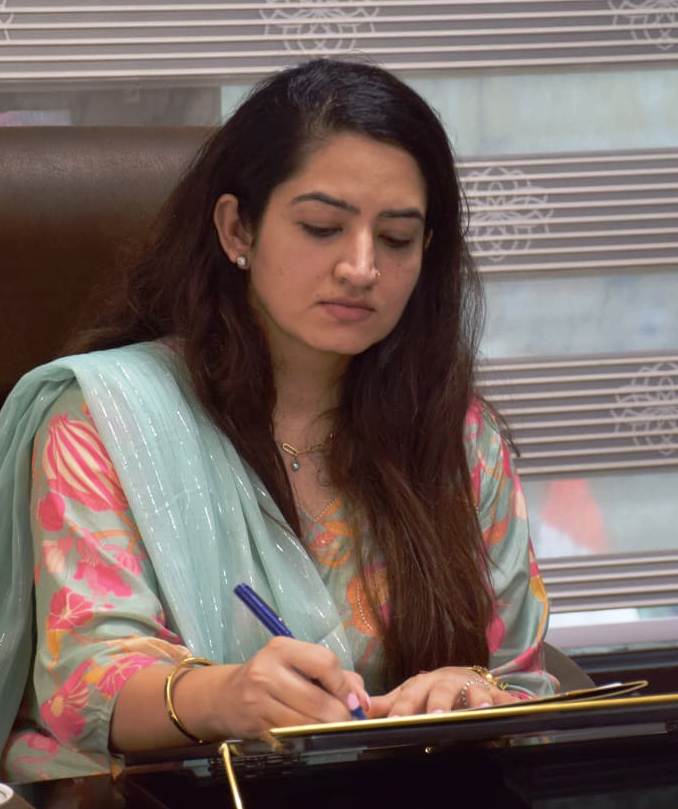 Saloni Rai takes over as DC Udhampur: Directs to make system transparent ; People urge on ...